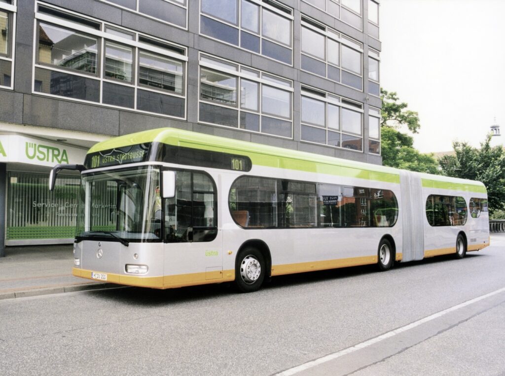 (foto) Aniversarea de argint! Mercedes-Benz Citaro celebrează 25 de ani ...
