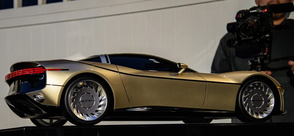 (video) Marca resuscitată DeLorean s-a prezentat totuşi la Pebble Beach ...