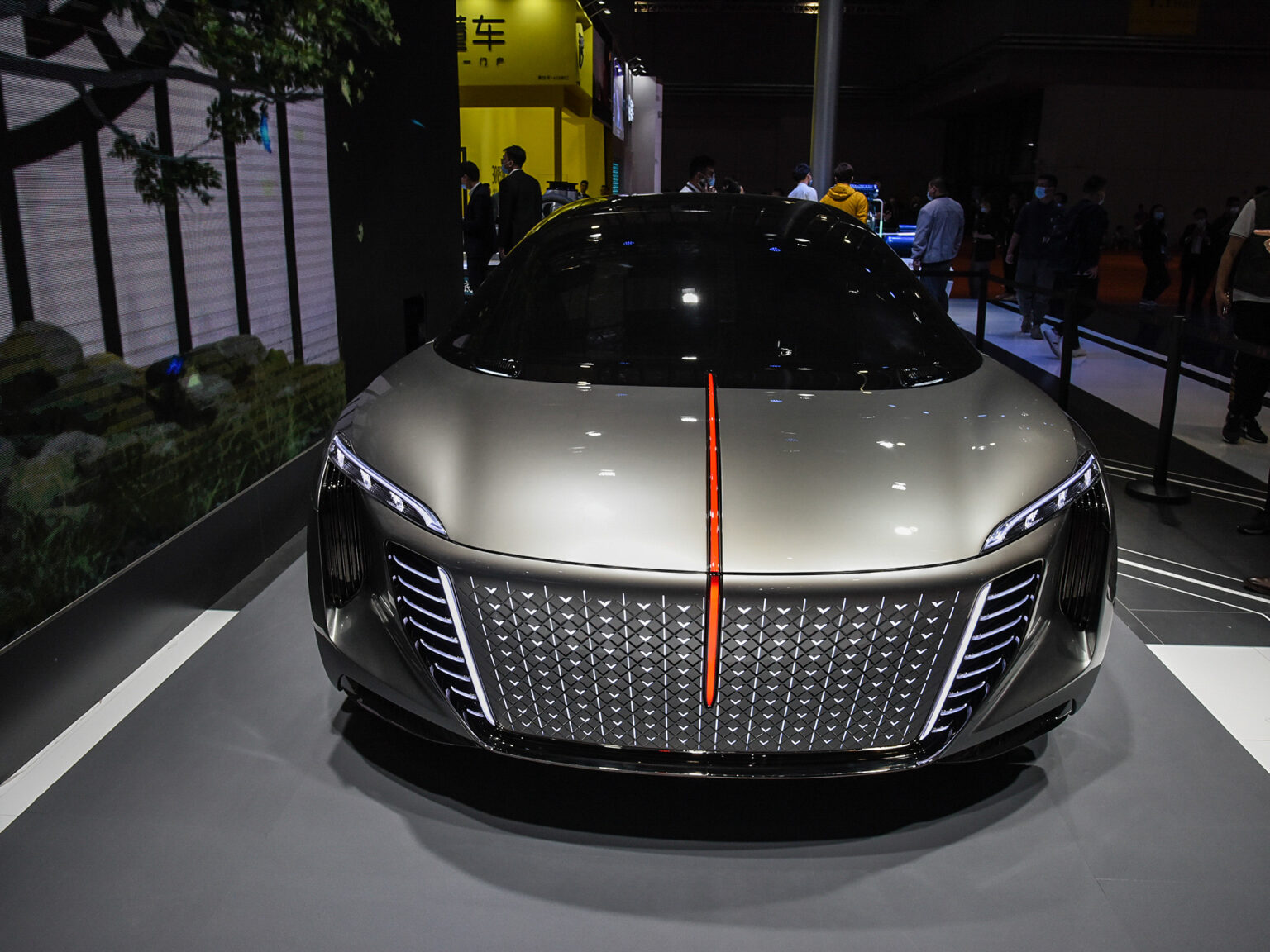 (video) Viitoarele maşini Hongqi ar putea fi cele mai comode pentru ...