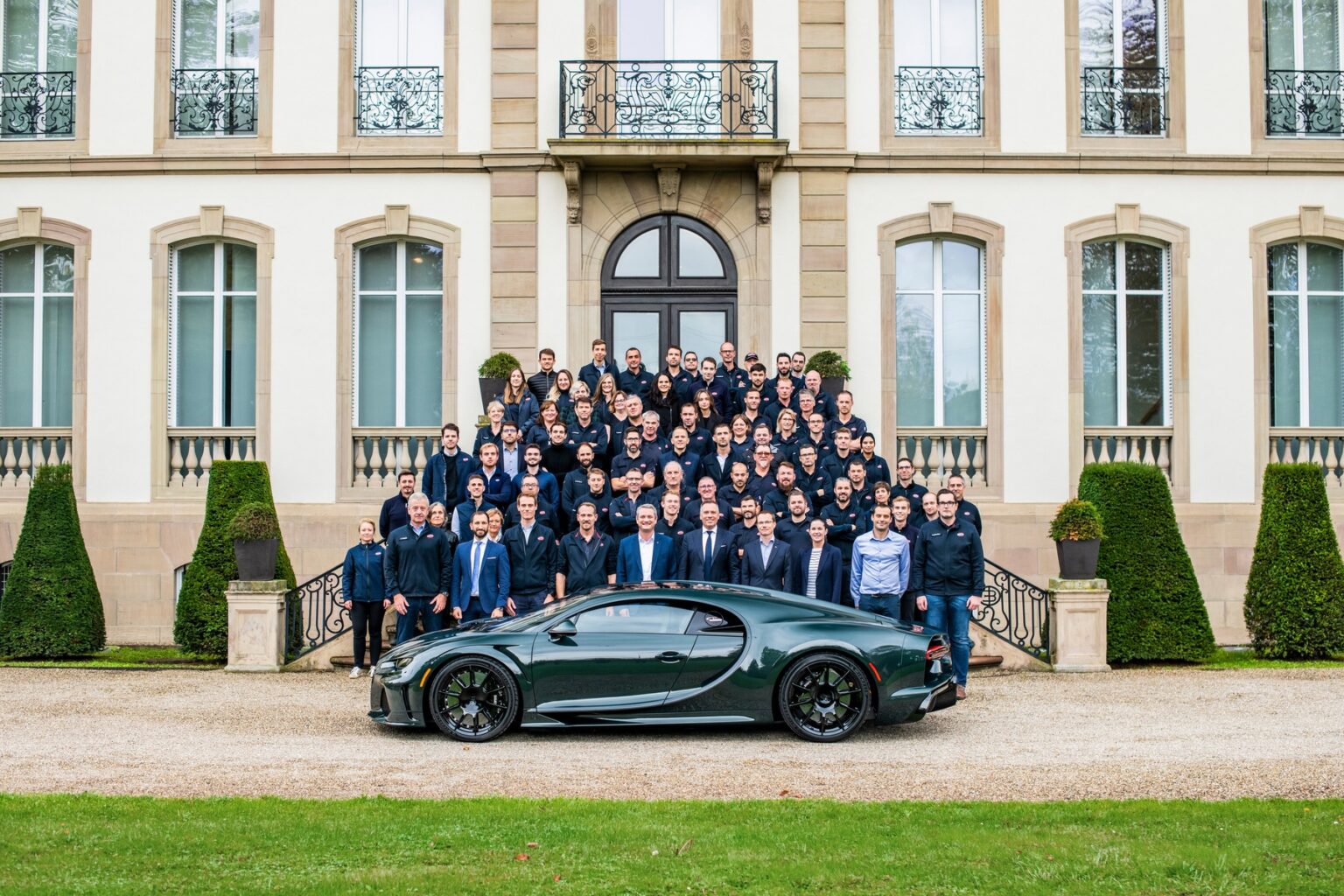 (foto) Bugatti a făcut al 400-lea Chiron. Au mai rămas 100 de exemplare