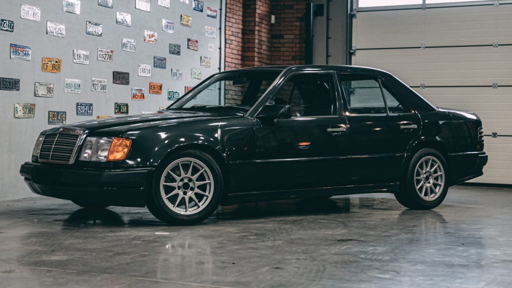 (foto) Hartge F1 - un unic Mercedes-Benz W124 cu un motor "inamic"