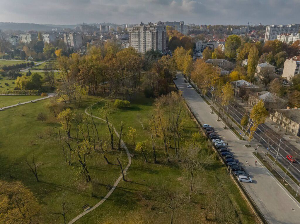 (foto) Parcarea publică de lângă parcul Dendrariu este gata şi a fost ...