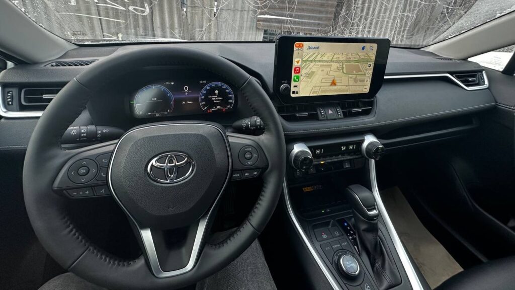 (video) Toyota RAV4 în sfârșit are un sistem multimedia modern. Cum ...
