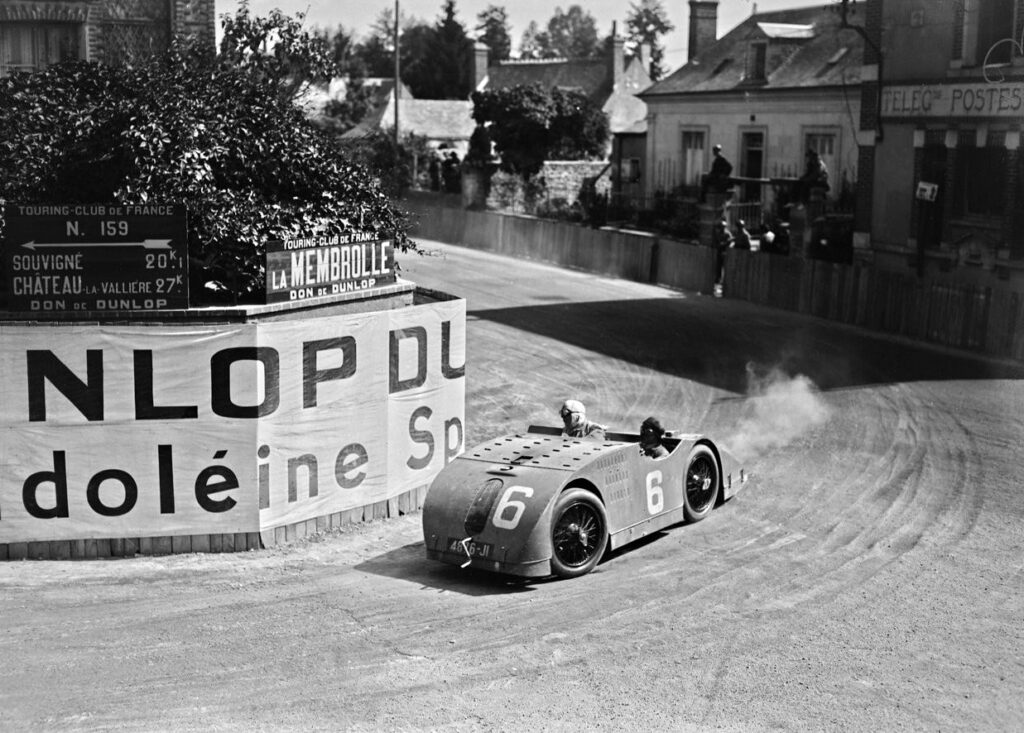 (foto) Un pionier al motorsportului: Bugatti Type 32 „Tank” a ...