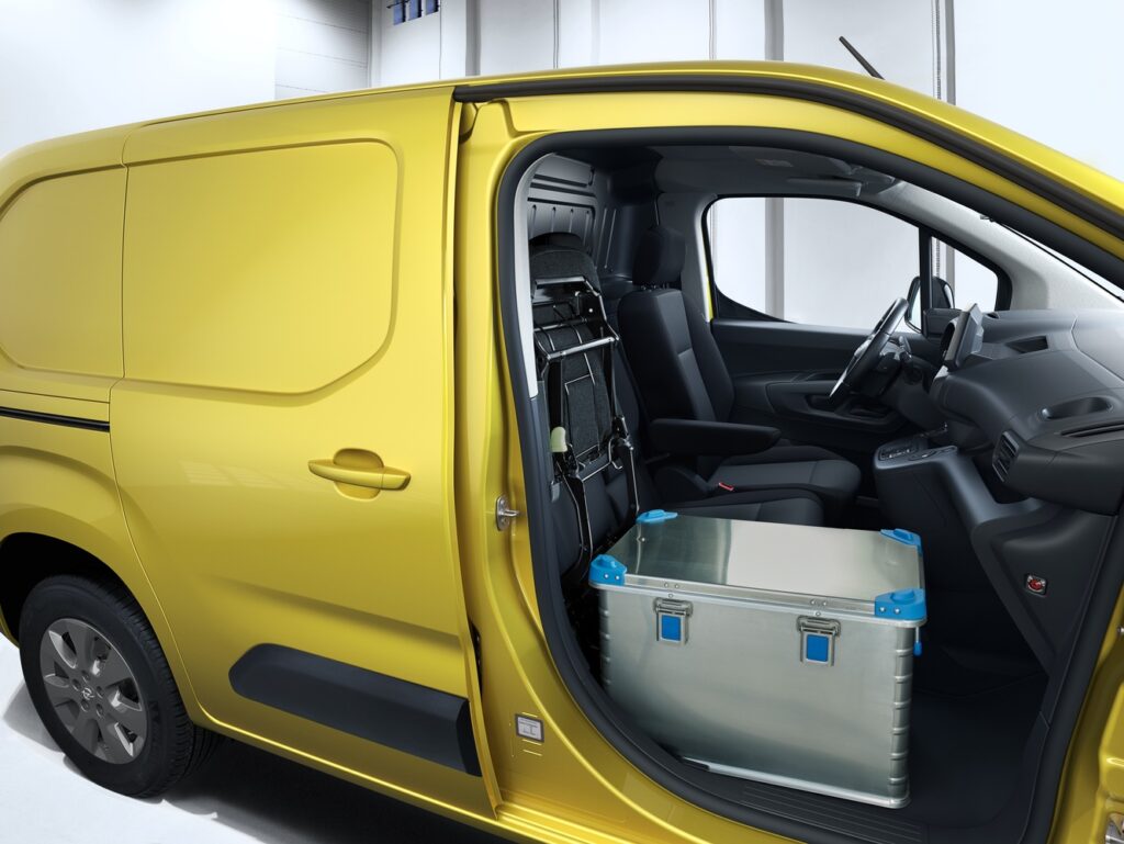 (foto) Noul Opel Combo Cargo facelift - primul LCV cu faruri Matrix LED