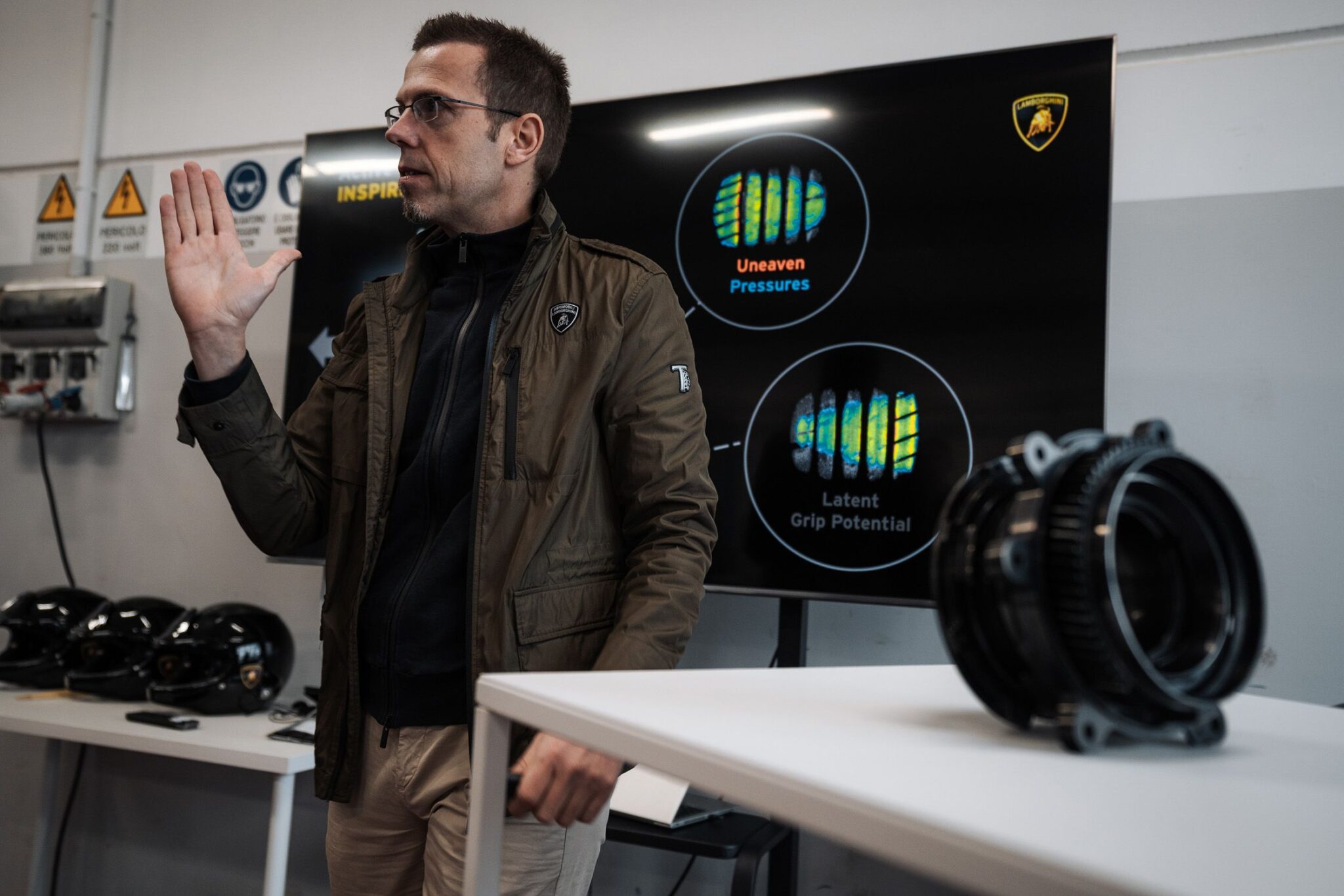 (video) Tehnologia anului 2023: Lamborghini testează Active Wheel Carrier