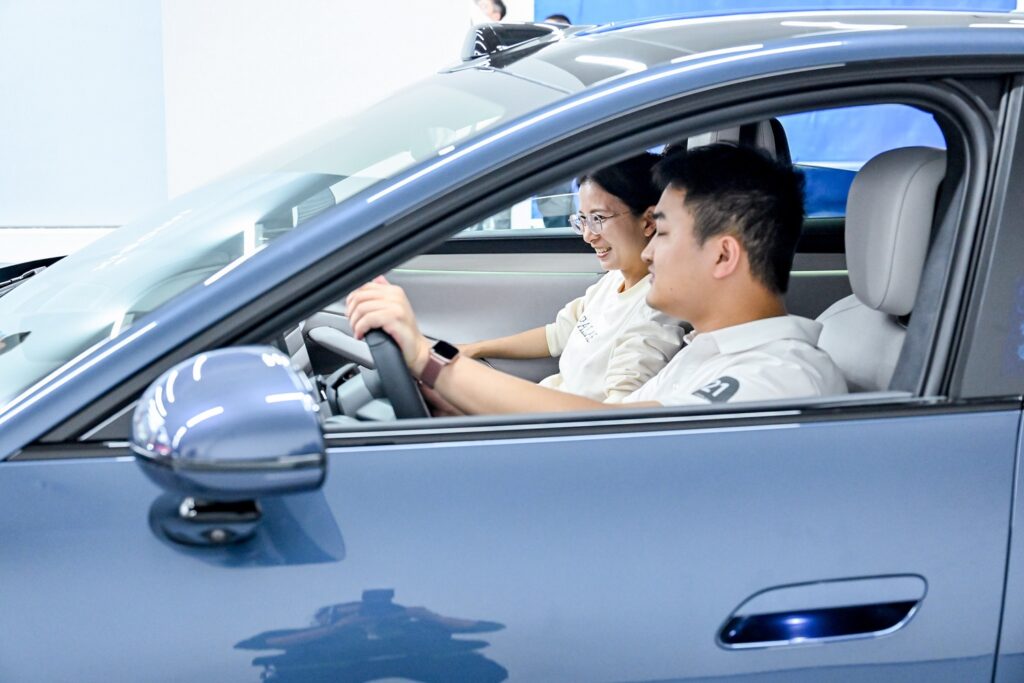 (video/update) Cifrele zilei: 50000 de rezervări de Xiaomi SU7 în 27 de ...