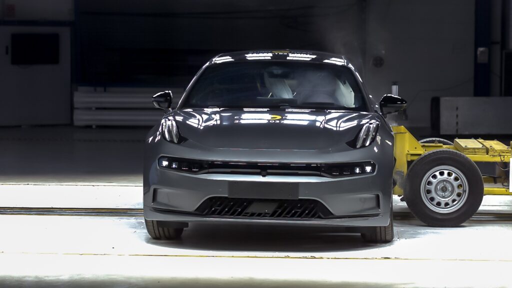 (video) Noile Zeekr 001 și Zeekr X au trecut prin crash testele Euro ...