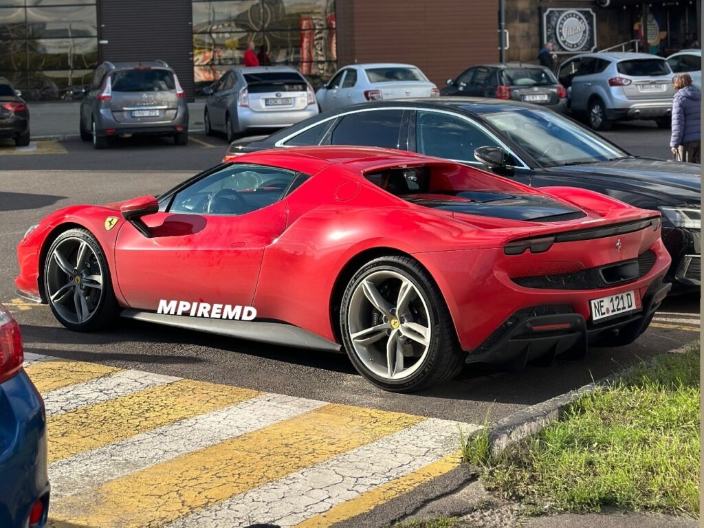 (foto) Un Ferrari 296 GTB a fost observat în Chișinău