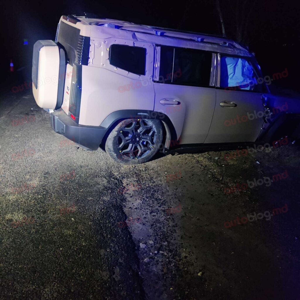 (foto) Accident grav lângă Chișinău. Un SUV s-a răsturnat de câteva ori