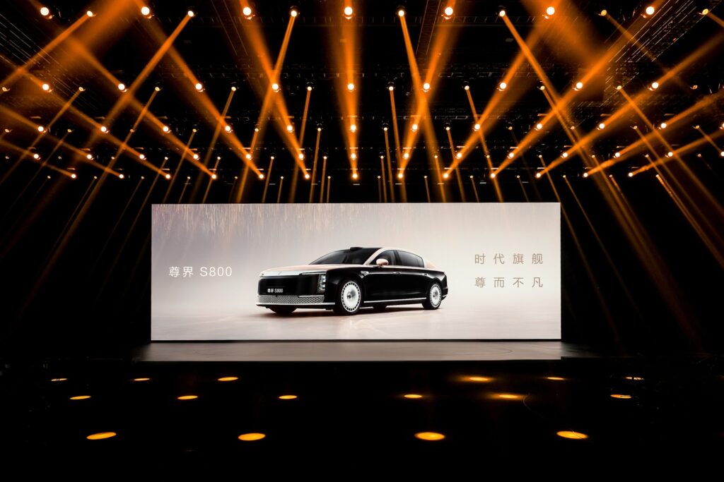 (video) Concurentul lui Mercedes-Maybach S-Class, noul Maextro S800, se ...