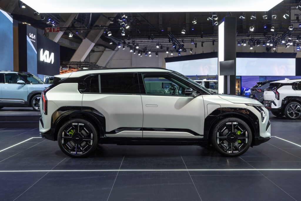 (video) Brussels 2026: Premieră mondială - noile KIA EV3 GT, EV4 GT și ...