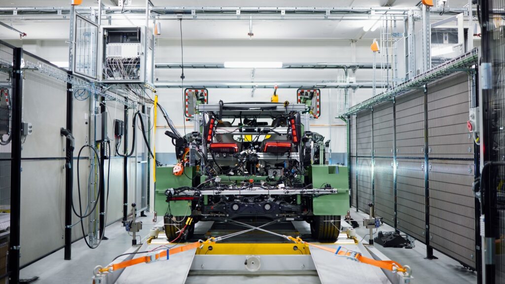 (P) Noul Volvo EX60 complet electric – mașina cu care poți purta o ...